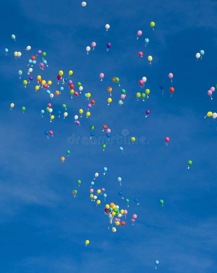 169 Globos Coloreados En Un Cielo Azul Fotos de stock - Fotos libres de ...