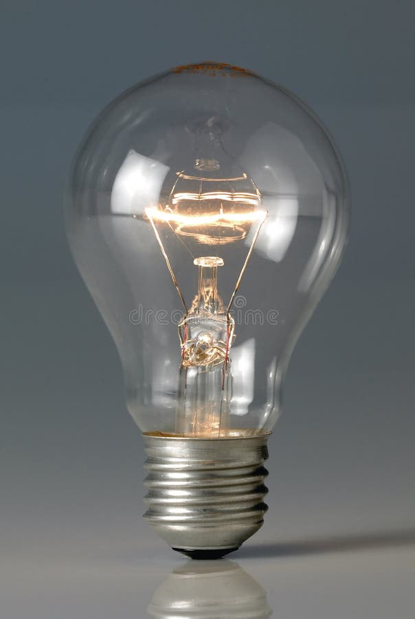 Gloeilamp Geïsoleerd Op Blauwe Achtergrond Stock Afbeelding - Image of ...