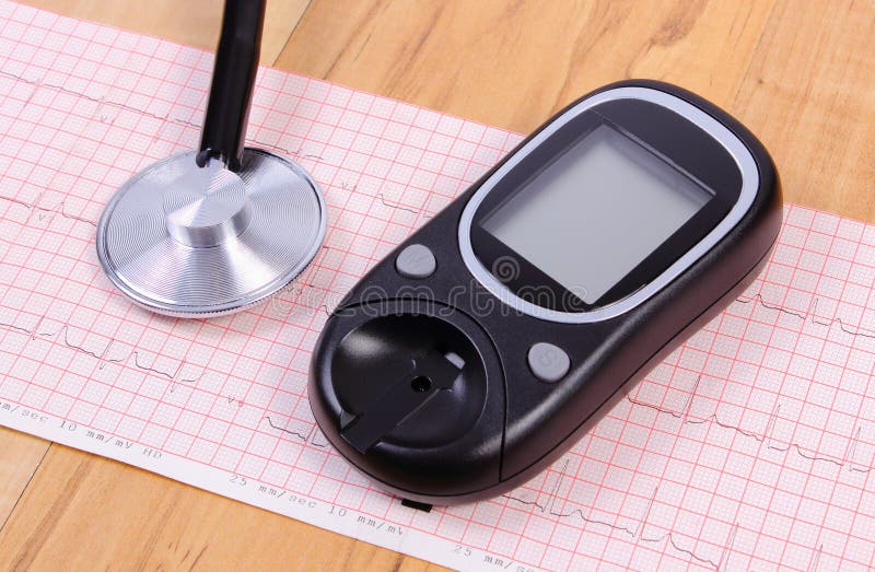 Glucometer E Stetoscopio Sul Grafico Dell'elettrocardiogramma ...