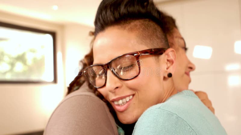 Zwei Glückliche Lesben Luxuriös Im Bett Zu Hause Stock Footage - Video von freunde, glücklich ...