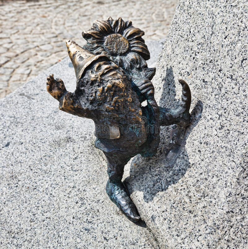 Wroclaw dwarf, Promyk editorial stock photo. Image of fairytale - 32575548