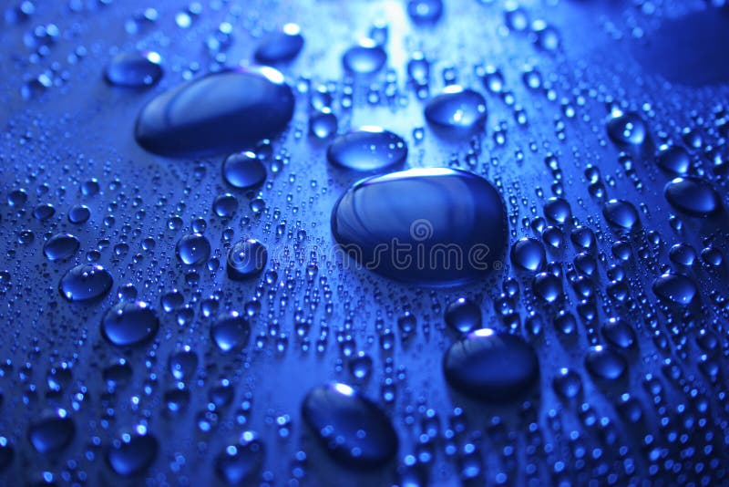 Gocce D'acqua Su Una Superficie Immagine Stock - Immagine di acqua ...