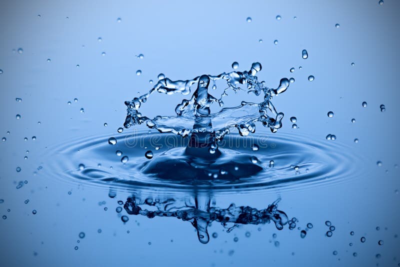 Goccia di acqua fotografia stock. Immagine di telaio - 65281672