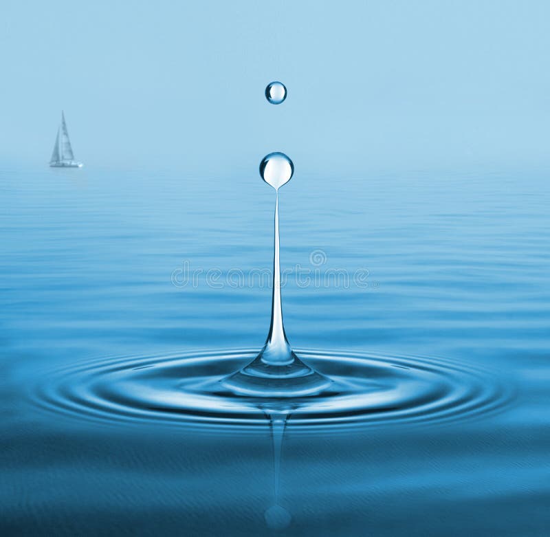 Una Goccia Di Acqua Che Cade In Acqua Blu Immagine Stock - Immagine di ...