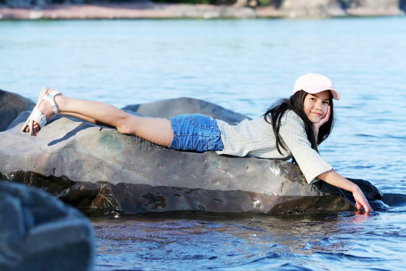 Goce Del Agua Fresca Del Lago Imagen de archivo - Imagen de viejo ...