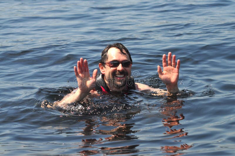 Goce en un lago foto de archivo. Imagen de vacaciones - 26137296