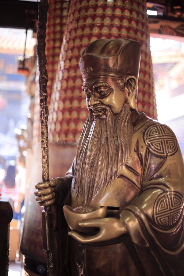 God Van Rijkdom in Aardetempel Stock Foto - Image of tempel, vlot: 40308198