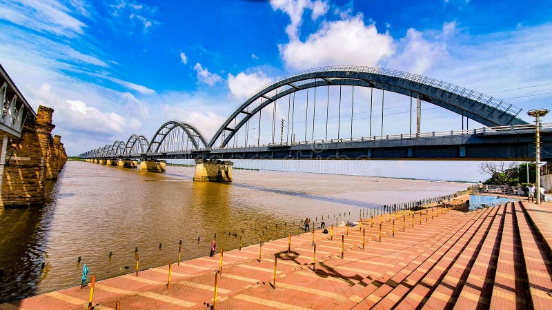 Beautiful Arch Railway Bridge Across the Godavari River, Rajahmundry ...
