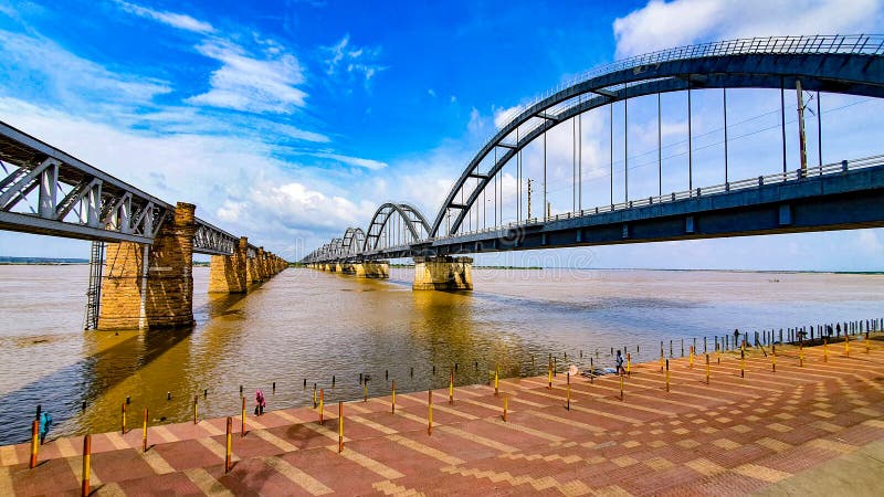 Beautiful Arch Railway Bridge Across the Godavari River, Rajahmundry ...