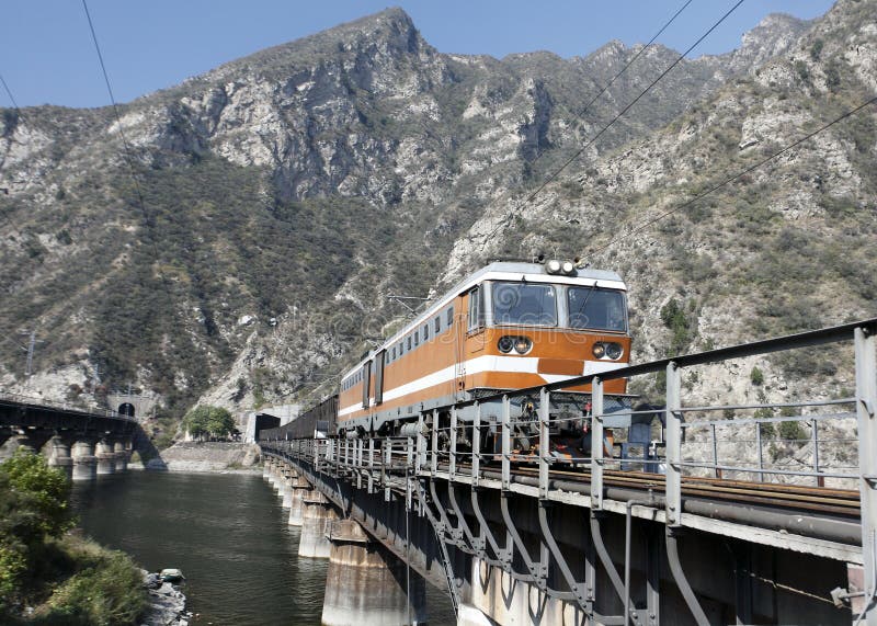 Goederentrein. stock afbeelding. Image of richting, lever - 21478417