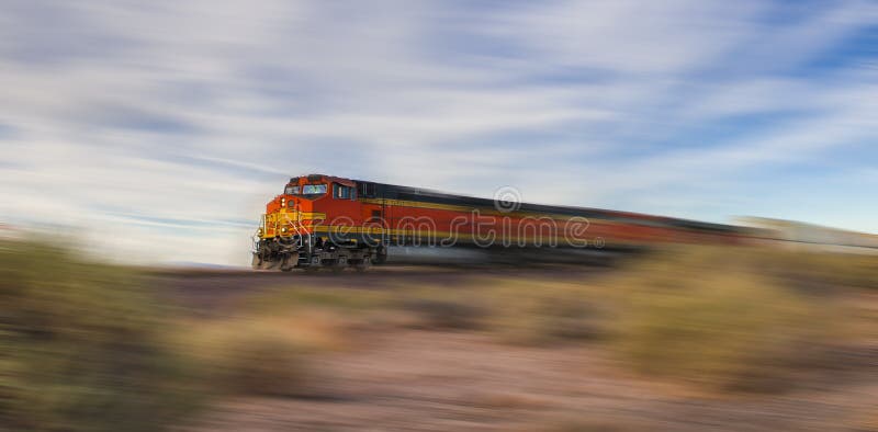 Goederentrein Bij Hoge Snelheid Stock Foto - Image of horizon, spoor ...
