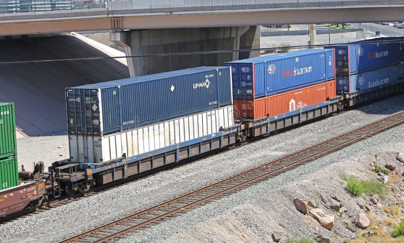 Goederentrein Met Containers Redactionele Stock Foto - Image of ...