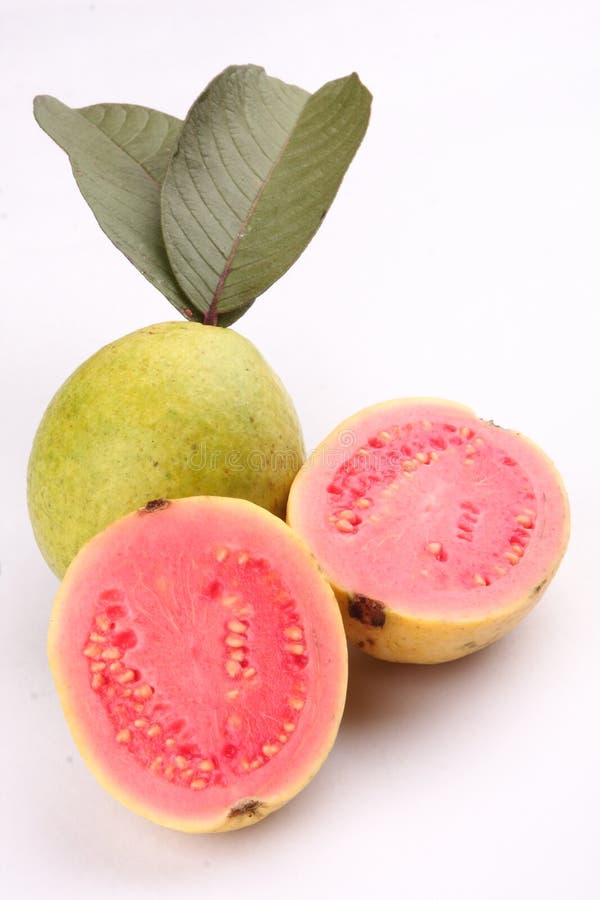 Goiaba Cor-de-rosa Cortada Com Folha Foto de Stock - Imagem de semente ...