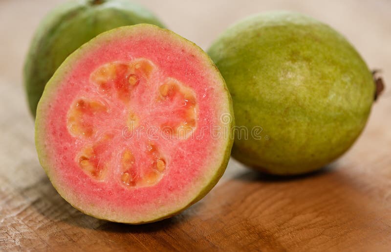 Goiaba Cor-de-rosa Da Fatia Foto de Stock - Imagem de meio, fatia: 63710522