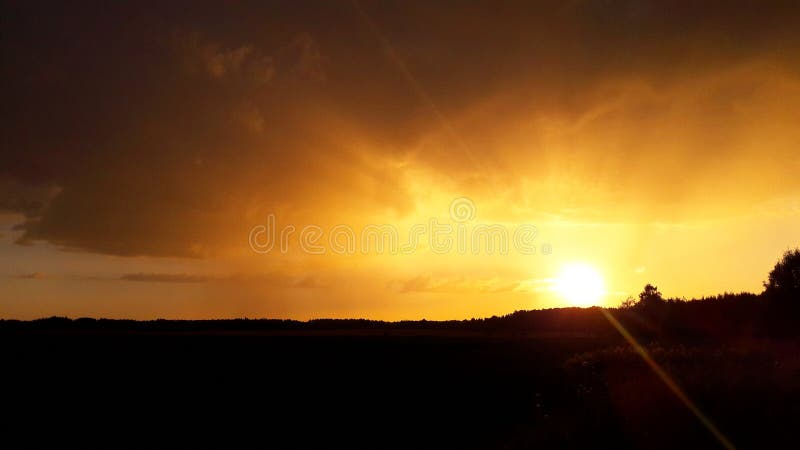 Gold color sunset stock photo. Image of sunset, sunshine - 289577802