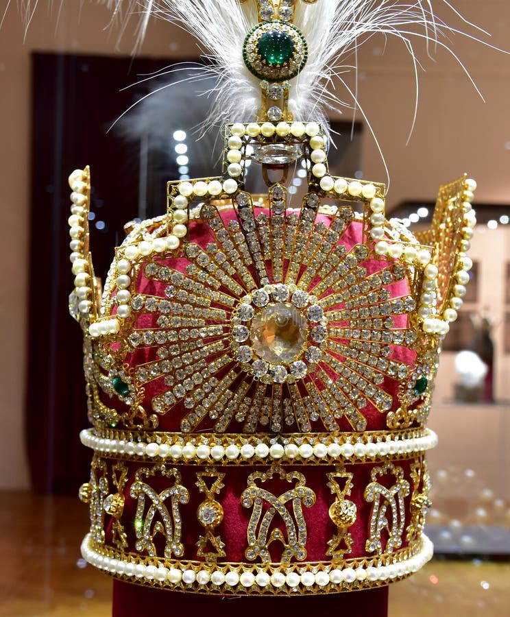 Gold Crown Stock Photos - Download 19,288 Royalty Free Photos