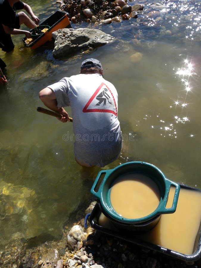 Gold diggers editorial stock image. Image of diggers - 43575204