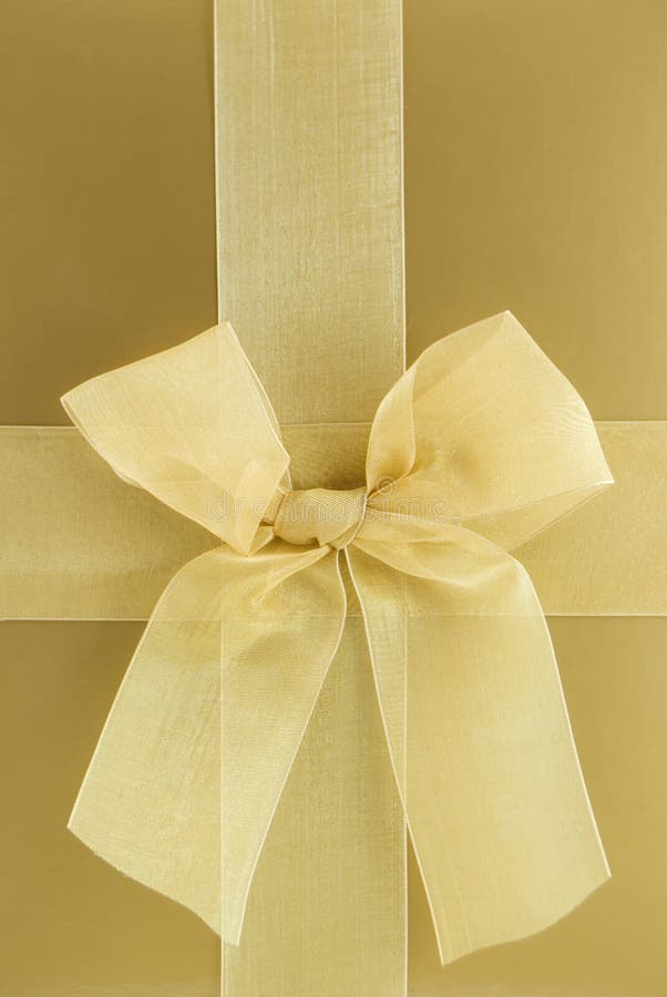 3,500+ Gold gift box Free Stock Photos - StockFreeImages