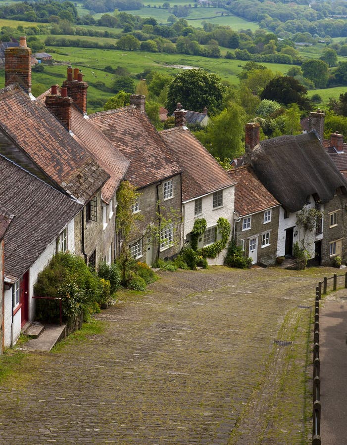 Gold Hill Shaftesbury UK stock photo. Image of tree, cottage - 14499874