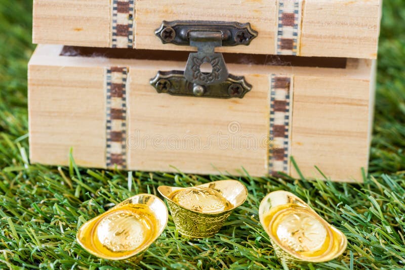 Coffer with gold money stock image. Image of antique, finance - 1218399