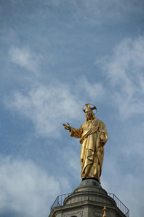 Gold Jesus stockfoto. Bild von himmel, jesus, statue - 19288738