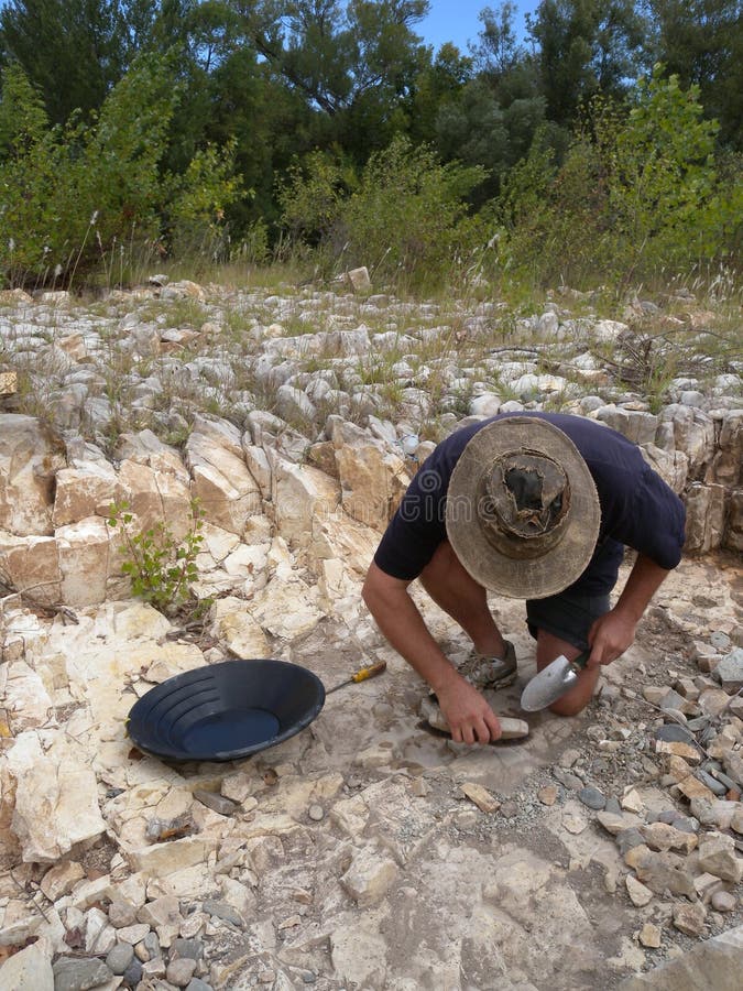 Gold panning editorial stock photo. Image of outdoors - 43890293