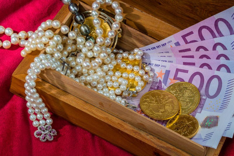 Gold und Schmuck stockbild. Bild von investition, geld - 36529653