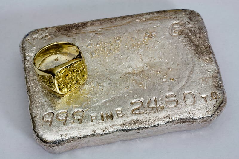 Gold Und Silber - Edelmetalle Stockfoto - Bild von investierung ...