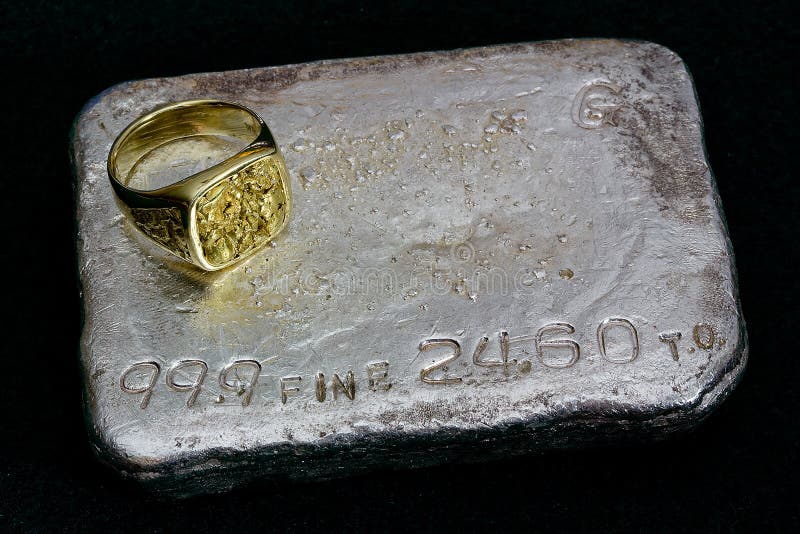 Gold Und Silber - Edelmetalle Stockfoto - Bild von preis, rein: 33046562