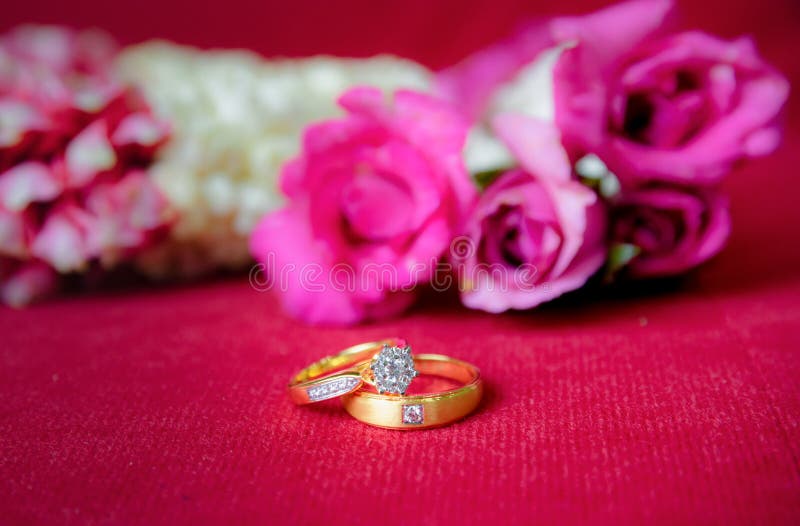 Gold Wedding Ring and Red Roses Stock Image - Image of petal, marry ...