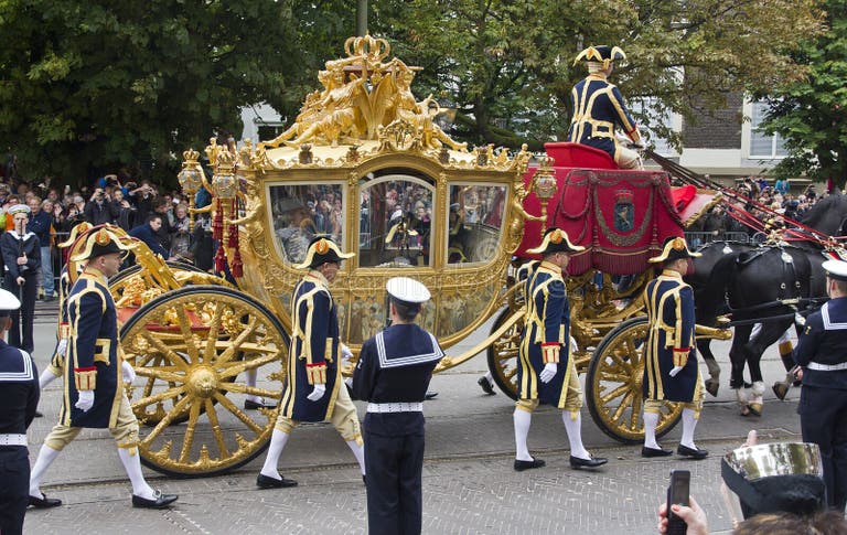 Golden Coach with Queen Beatrix Editorial Photo - Image of hague ...