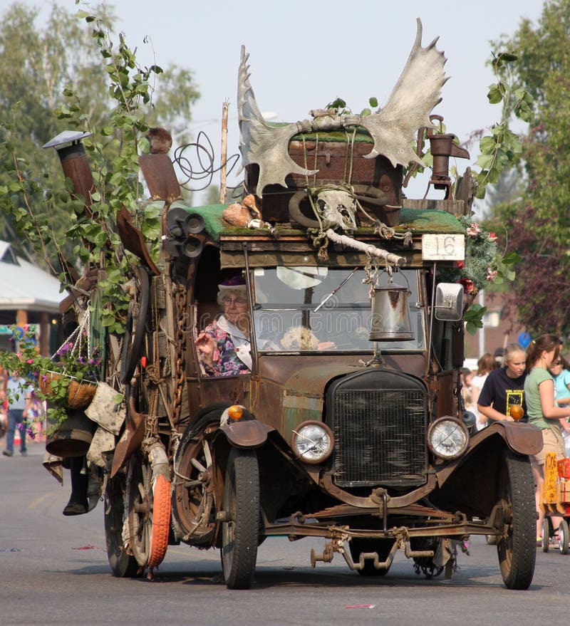 Golden Days Parade editorial stock photo. Image of days - 15420928