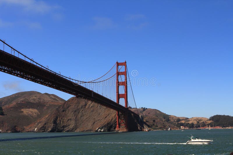 Golden Gate Bridge with Boat Stock Image - Image of water, boat: 44075169