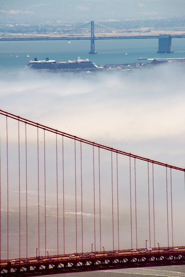Golden Gate Bridge E Ponte Della Baia Fotografia Stock - Immagine di ...