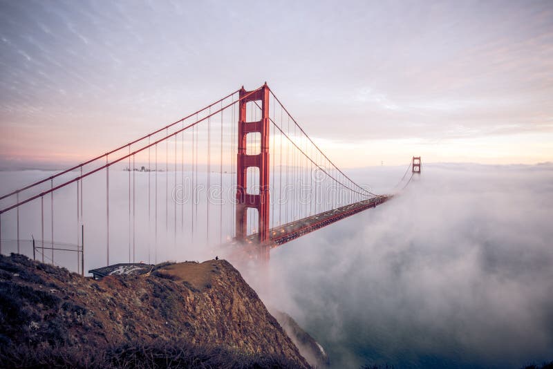 Golden Gate Bridge Englouti En Brouillard Image stock - Image du ...