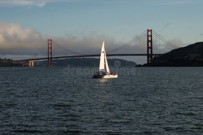 Golden Gate Bridge editorial stock image. Image of sailboat - 43446364