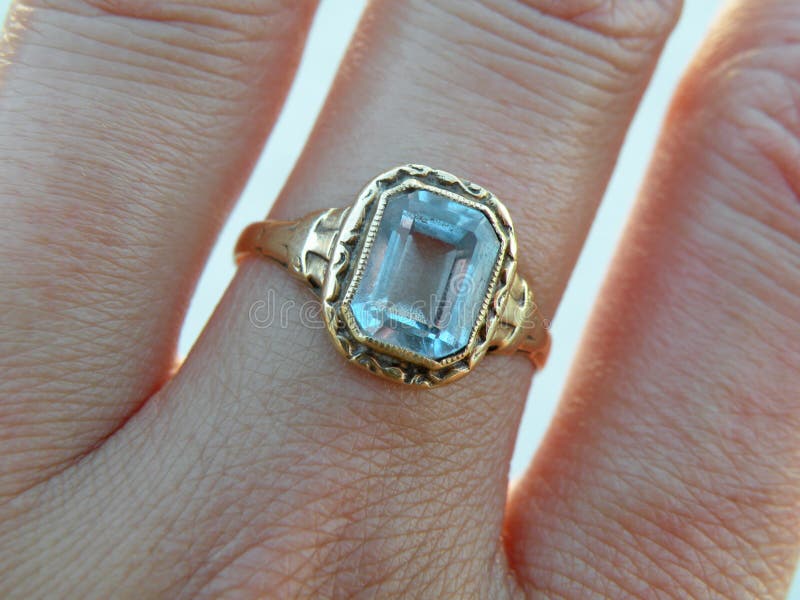 Golden Ring stock photo. Image of sparkle, finger, accessories - 11213318