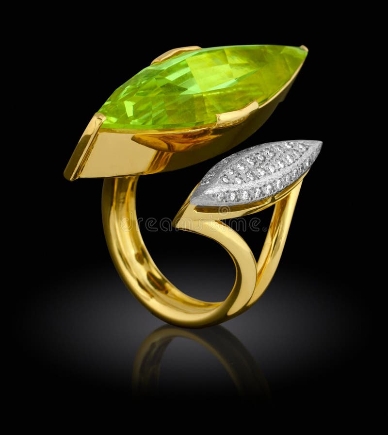 Golden ring with diamond stock image. Image of shiny - 25481527