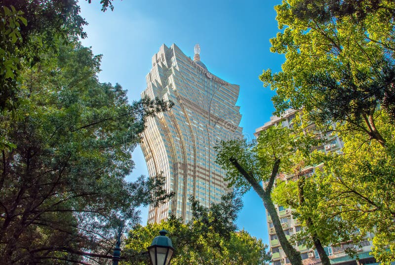 Golden skyscraper editorial stock image. Image of architecture - 51575104