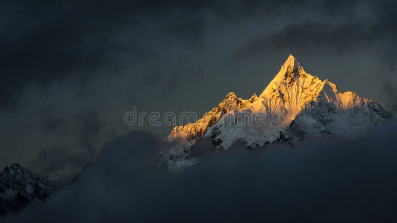Golden Snow Mountain Sunset in Tibet Stock Image - Image of outdoor ...