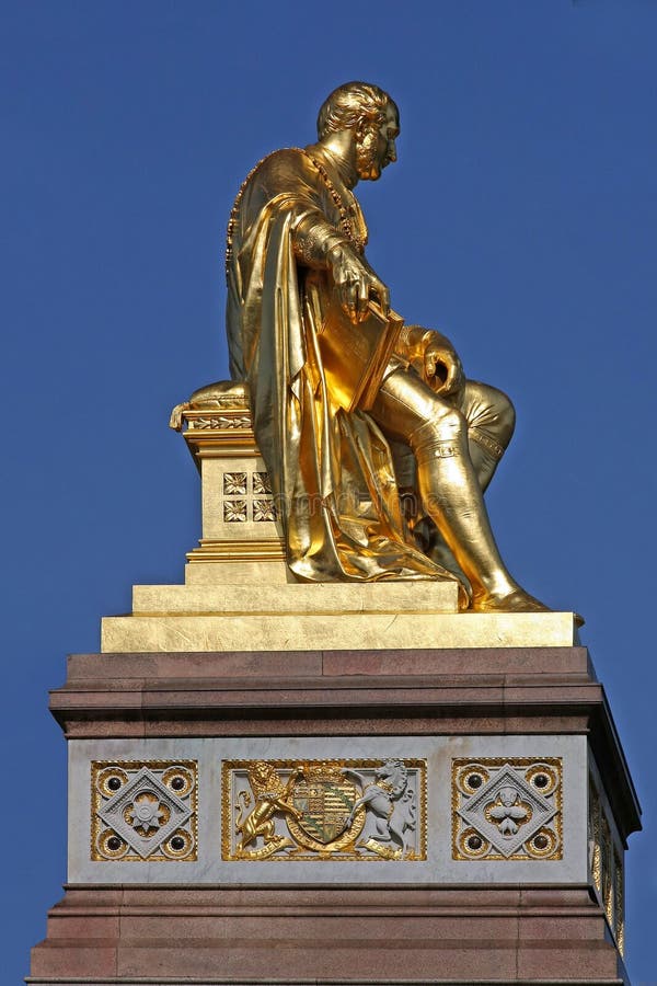 Golden statue stock photo. Image of london, pedestal - 29499368