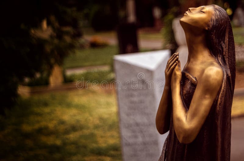 The Statue of a Young Praying Woman Stock Image - Image of gold, pray ...