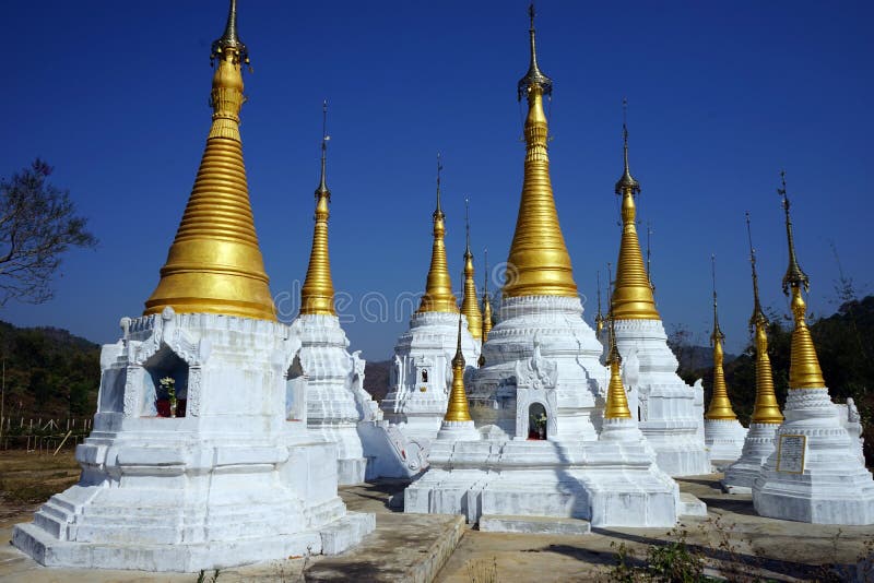 Golden stupas editorial stock image. Image of buddhism - 90893389