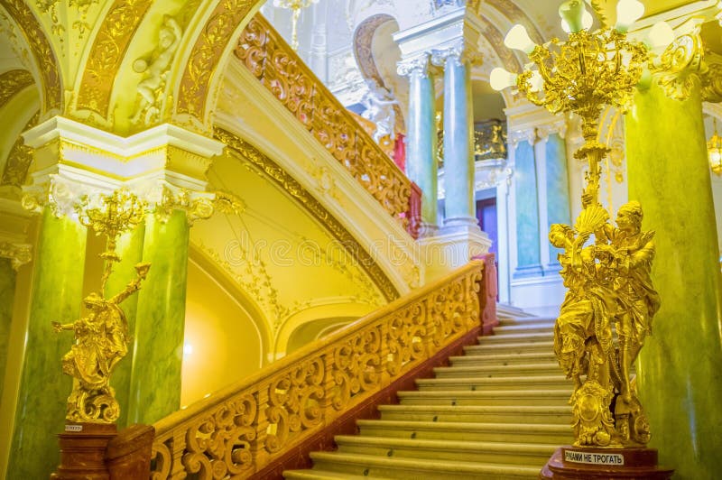 Goldene Treppen redaktionelles foto. Bild von reich, treppen - 66525106