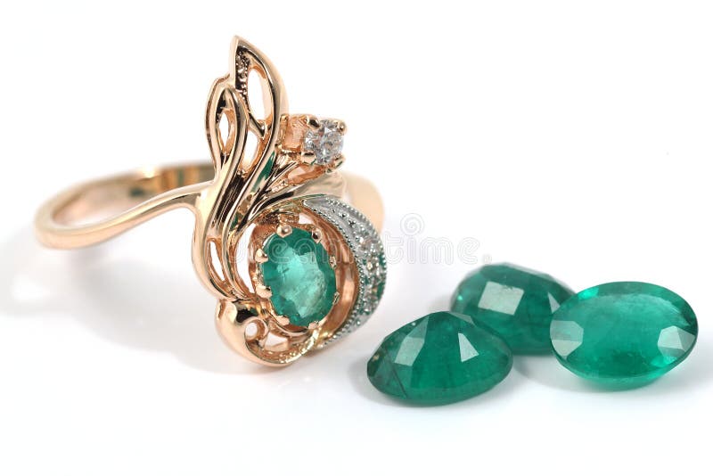 Goldener Ring Mit Diamanten Und Smaragden Stockbild - Bild von ...