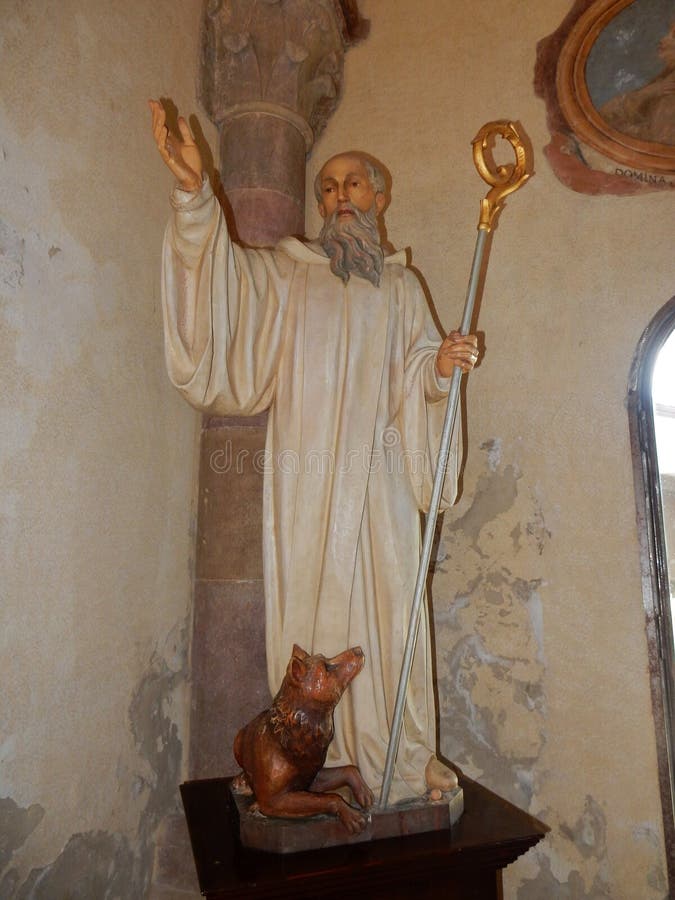 Goleto - Estatua De St Guillermo Con El Lobo Imagen de archivo - Imagen ...