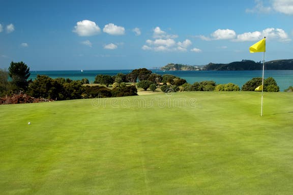 Golf - Gele Speld stock foto. Image of kust, spel, vlag - 618434