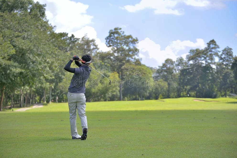 Golf Player Pitching the Golf Ball Editorial Photography - Image of ...