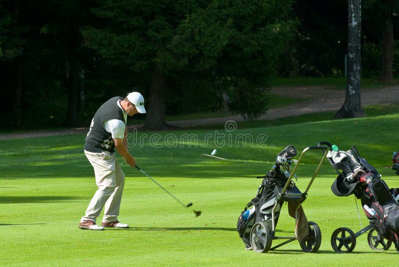 Golfer finishes his swing editorial photography. Image of drive - 18738897