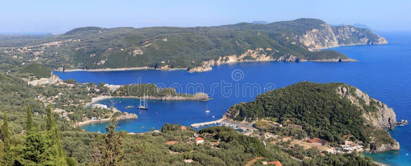 Golfo De Paleokastritsa No Console De Corfu Imagem de Stock - Imagem de ...